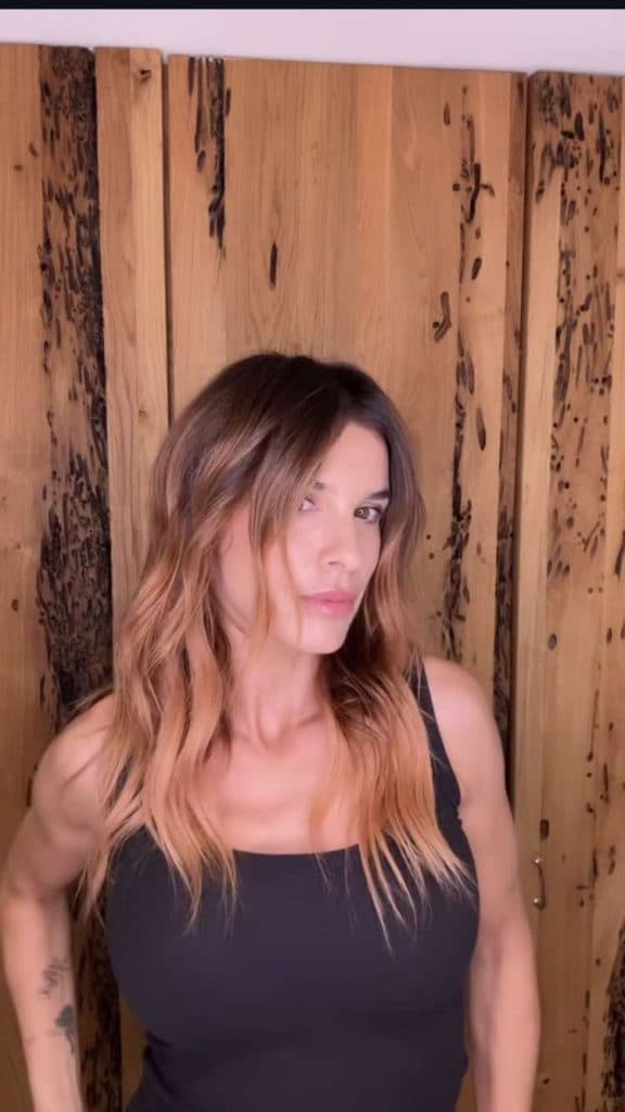 Elisabetta Canalis cambia look: addio capelli castani, ora è il momento ...