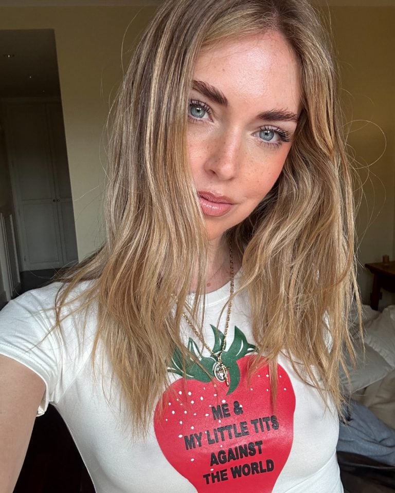 L’ironia di Chiara Ferragni: cosa c’è scritto sulla t-shirt “Strawferry"