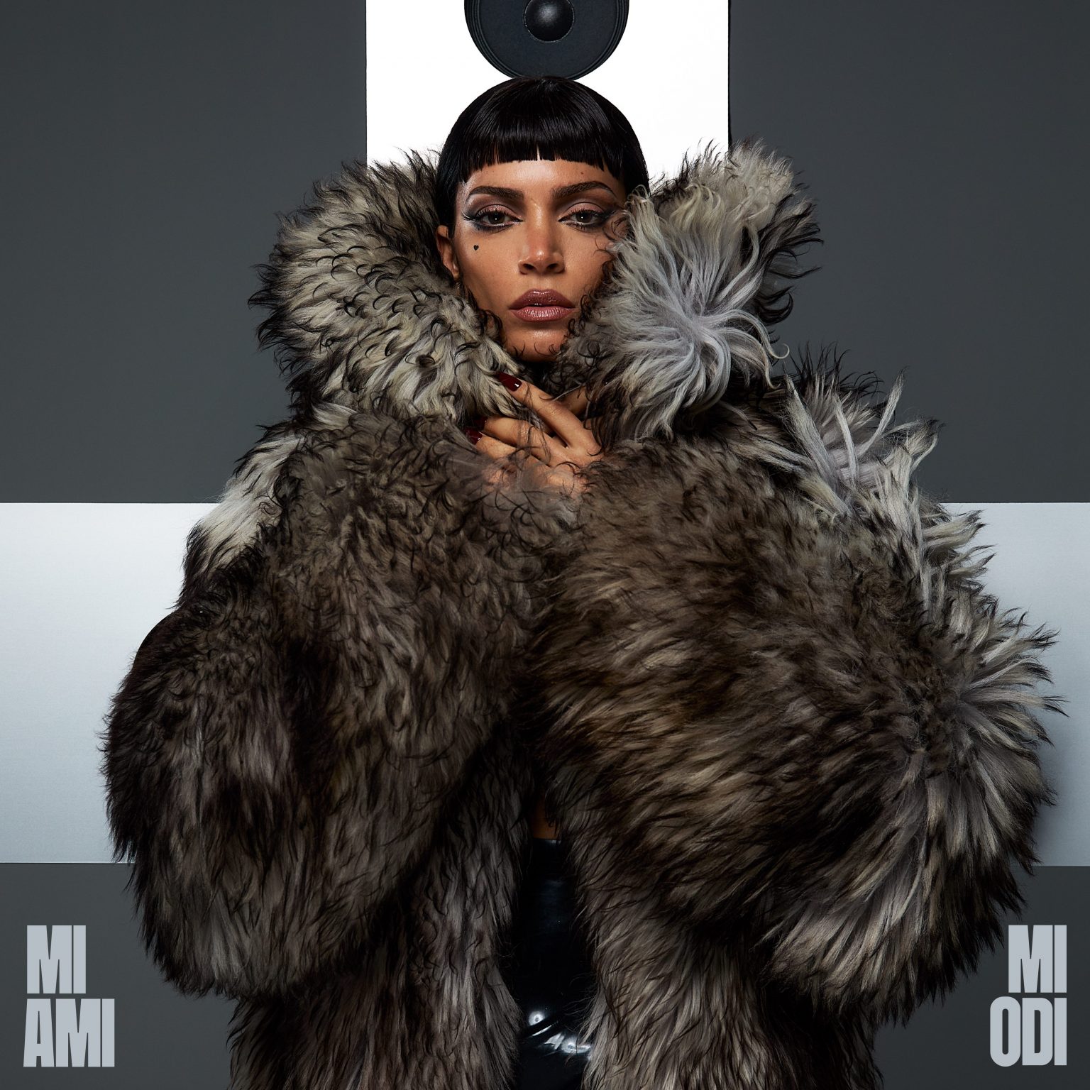 La trasformazione di Elodie per il lancio di Mi Ami Mi Odi: è una diva ...