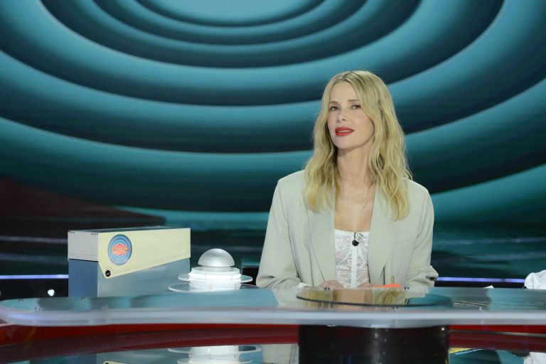 Alessia Marcuzzi in intimo a Obbligo o Verità, chiude lo show con ...