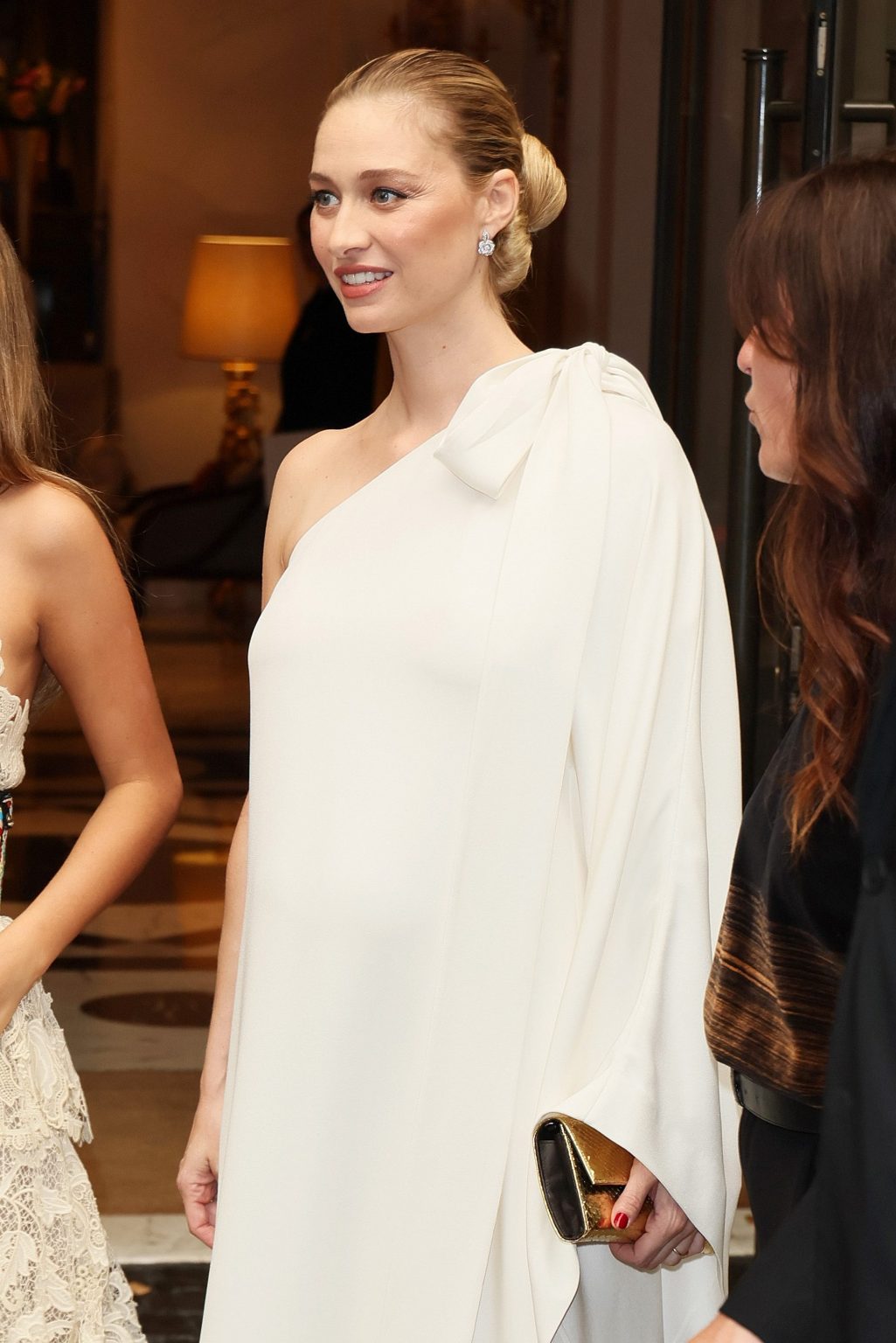 Beatrice Borromeo incinta alla sfilata Dior a Roma: maschera il ...