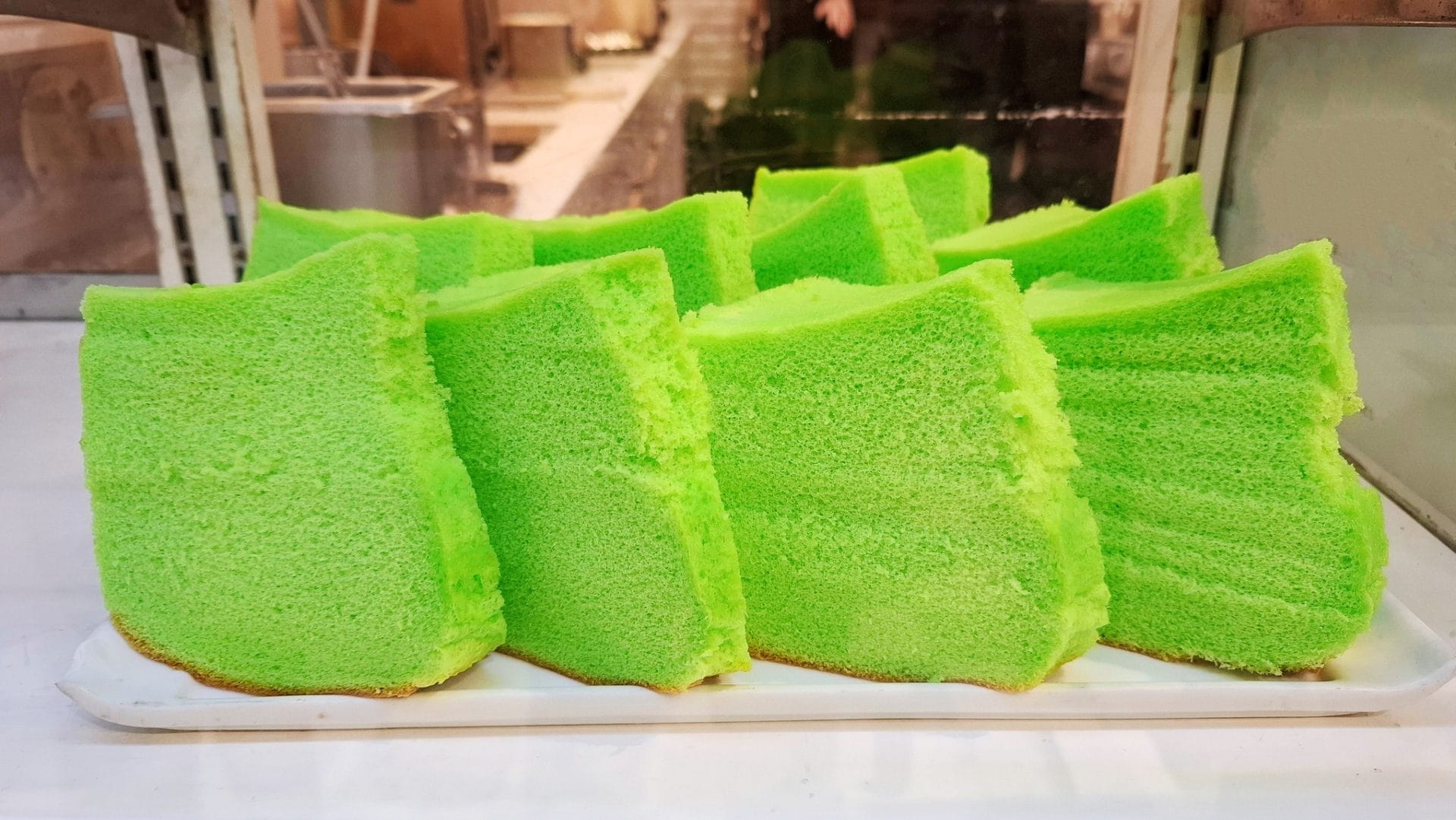 Perché questa torta verde fluo è diventata la più popolare di Singapore
