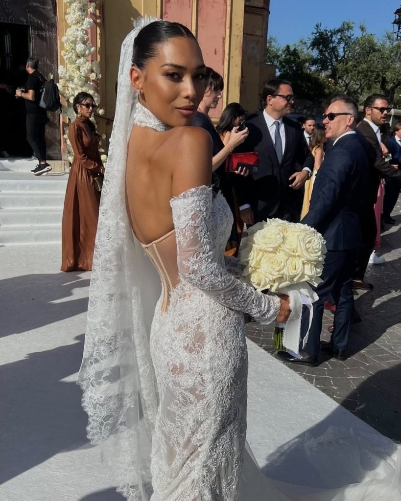 Il matrimonio di Federica Calemme e Gianmaria Antinolfi: chi ha firmato l'abito da sposa in pizzo