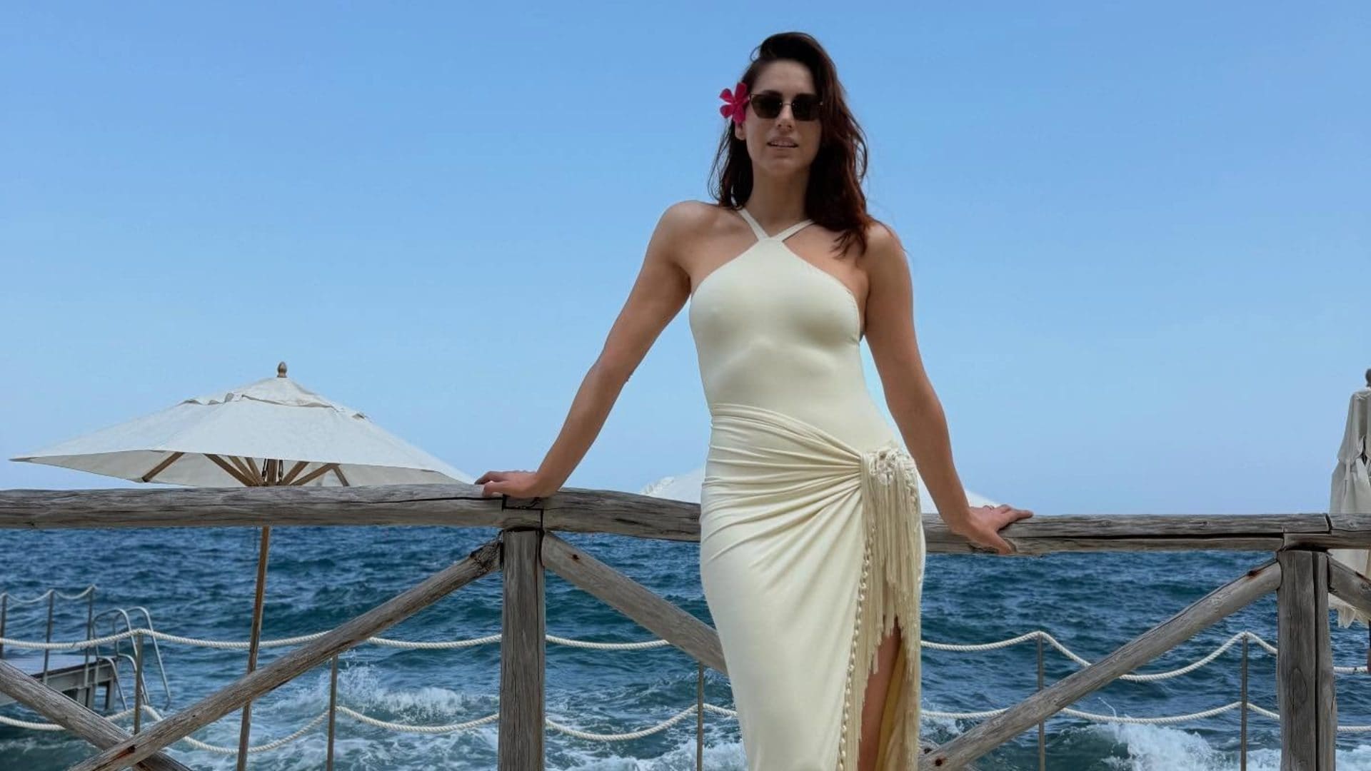 Miriam Leone Rilancia Il Pareo Con Le Frange Degli Anni 90 Con Il