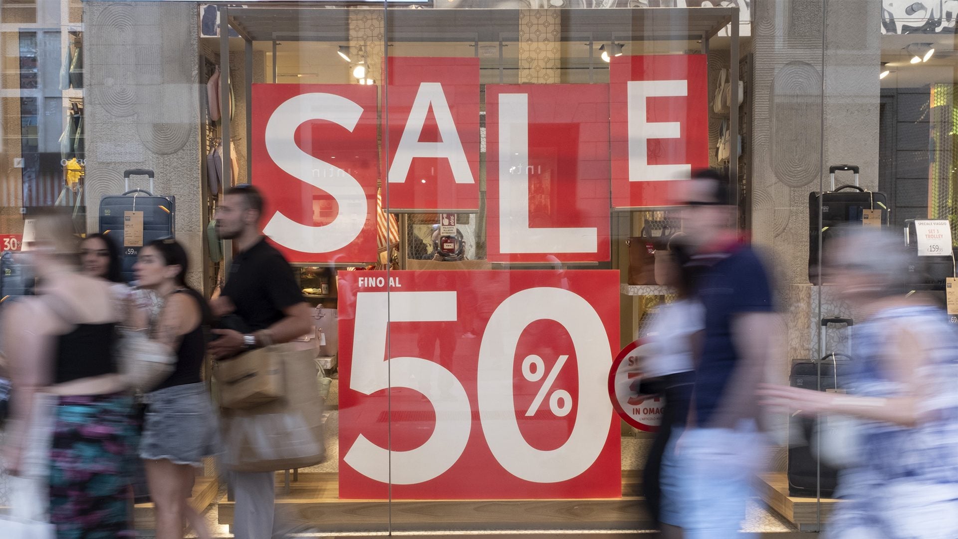 Iniziano oggi i saldi estivi 2025: come difendersi dalle truffe in ...