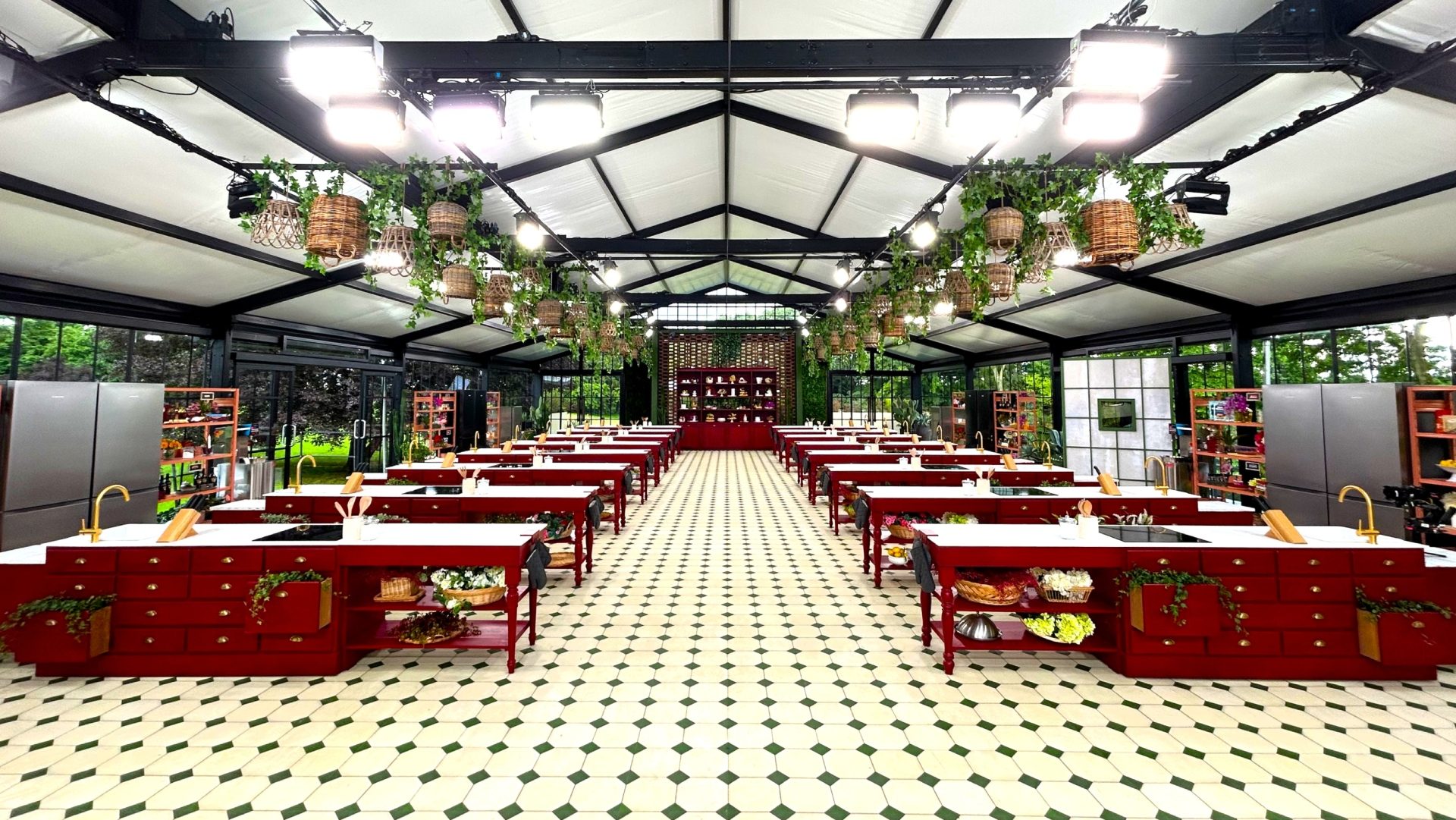 Svelato il nuovo set di Bake Off Italia: come sarà la cucina del ...