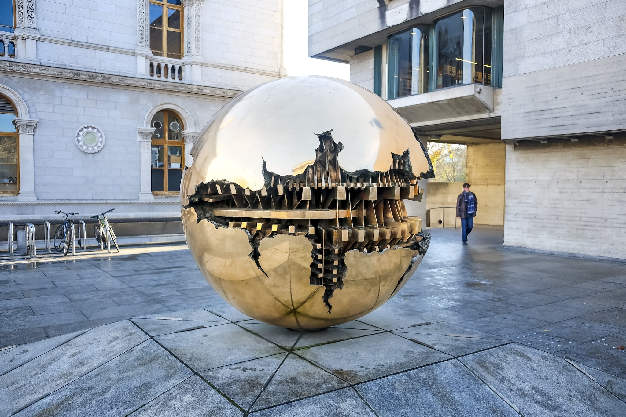 Il significato delle opere di Arnaldo Pomodoro: "Mettono in dubbio le ...