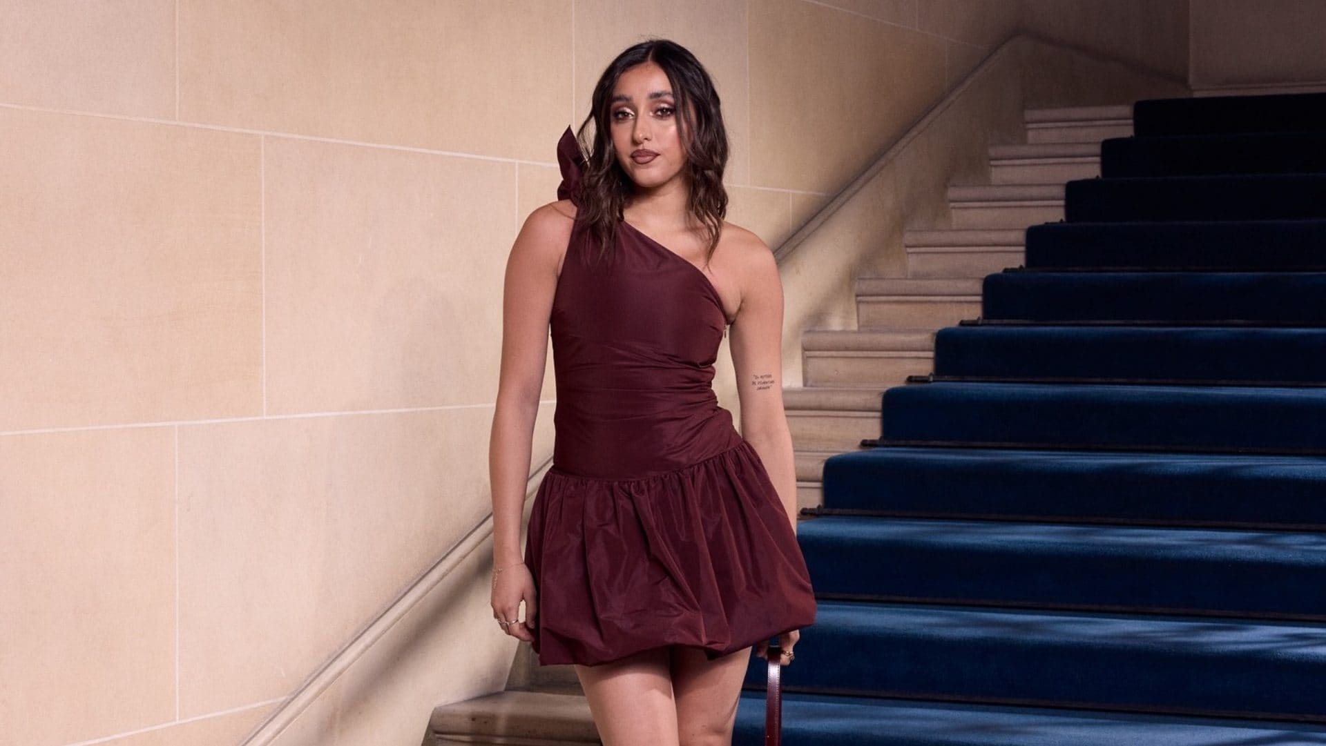 Giulia Stabile da Amici a Parigi: per le sfilate sceglie il mini abito ...