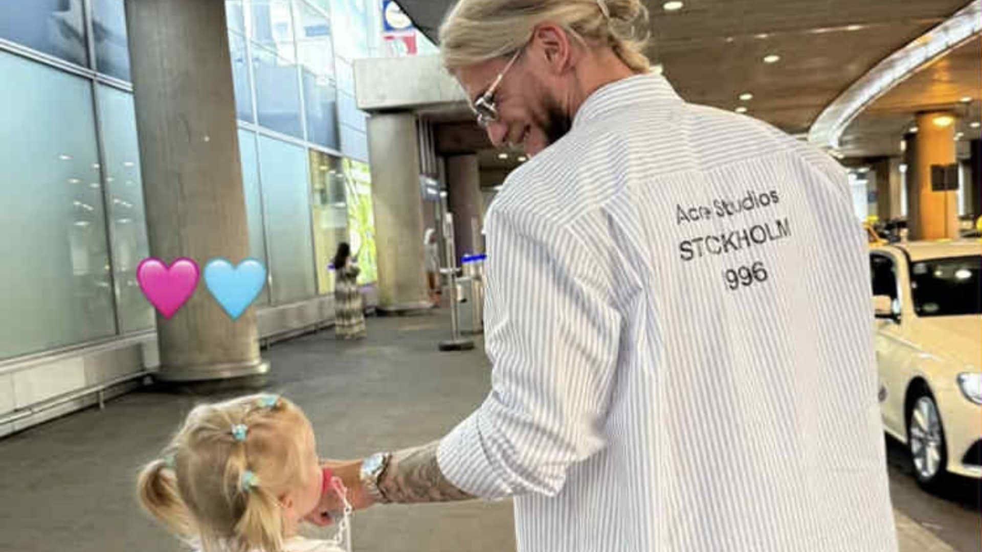 Loris Karius è un papà trendy: veste in coordinato con Aria con la ...