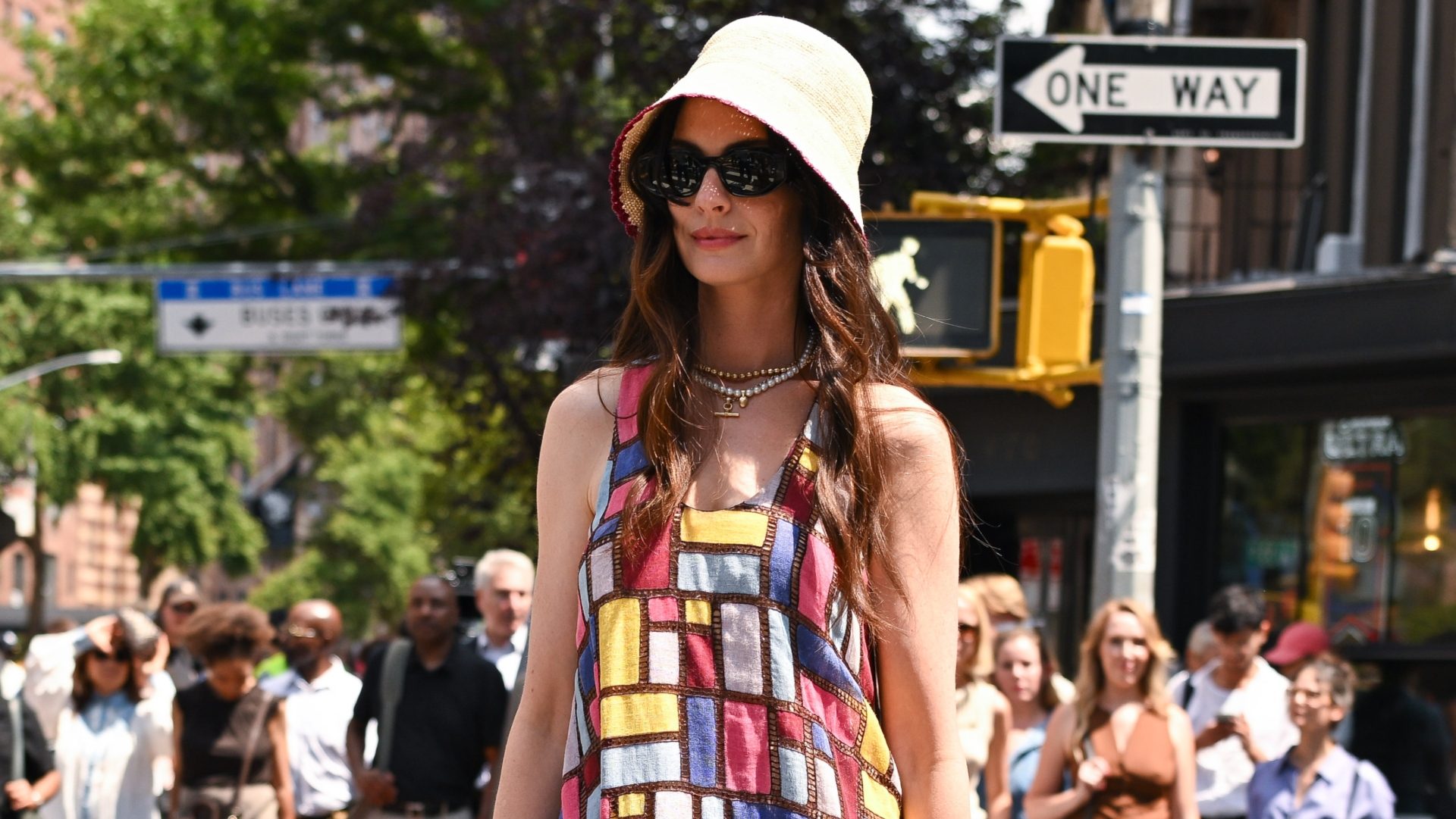 Dopamine dressing, perché indossare abiti colorati migliora l'umore