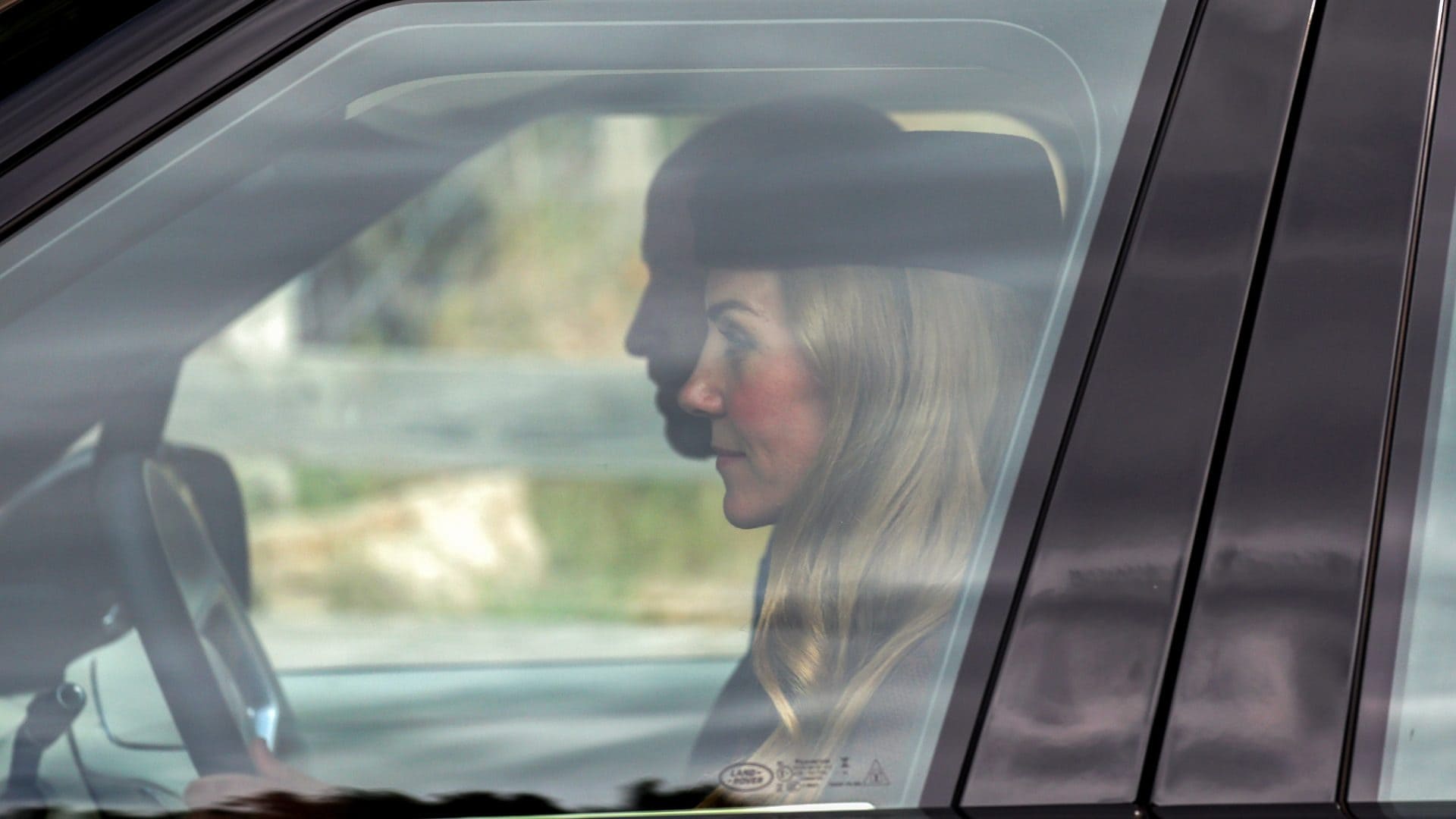 Kate Middleton a Balmoral anticipa l'autunno con cappotto e cappellino bon-ton