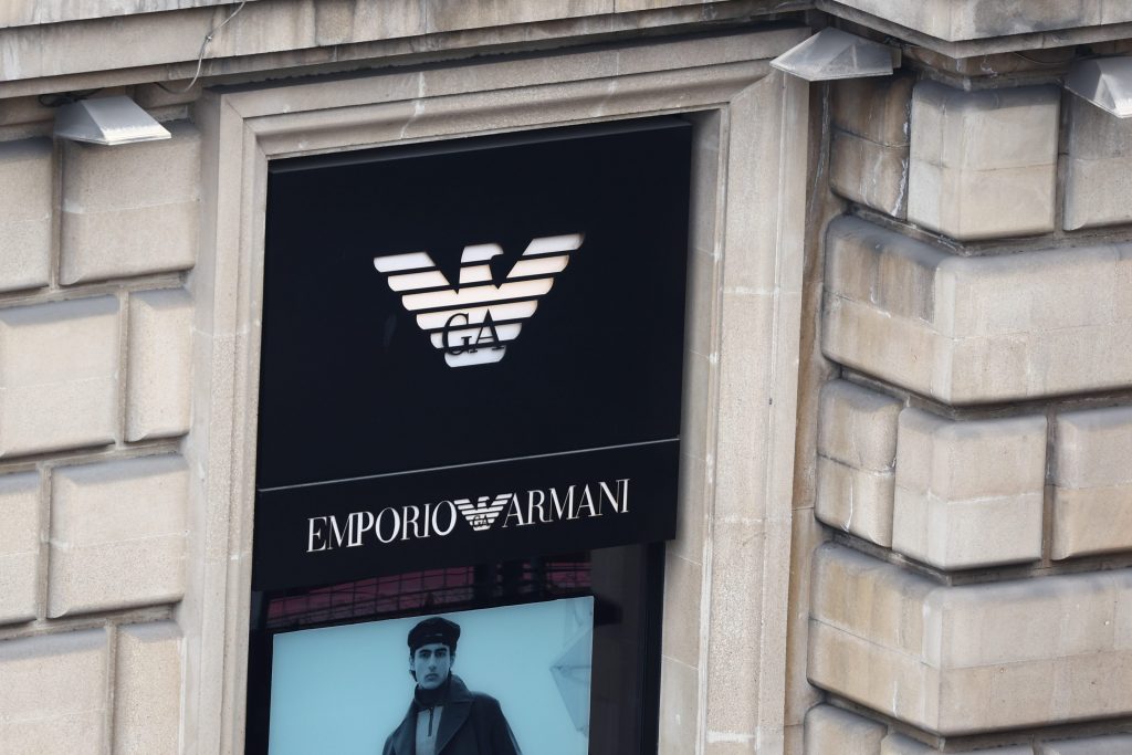 L'aquila di Giorgio Armani: il significato del logo che ha reso eterno ...