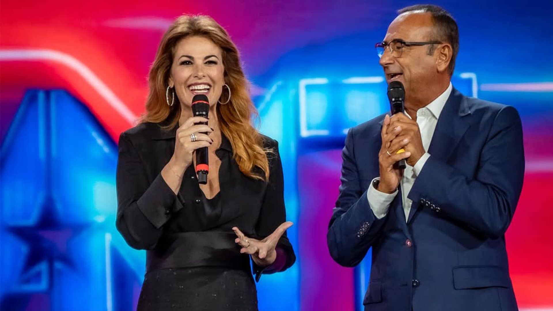 Vanessa Incontrada regina glamour dei Tim Music Awards col look total black scintillante