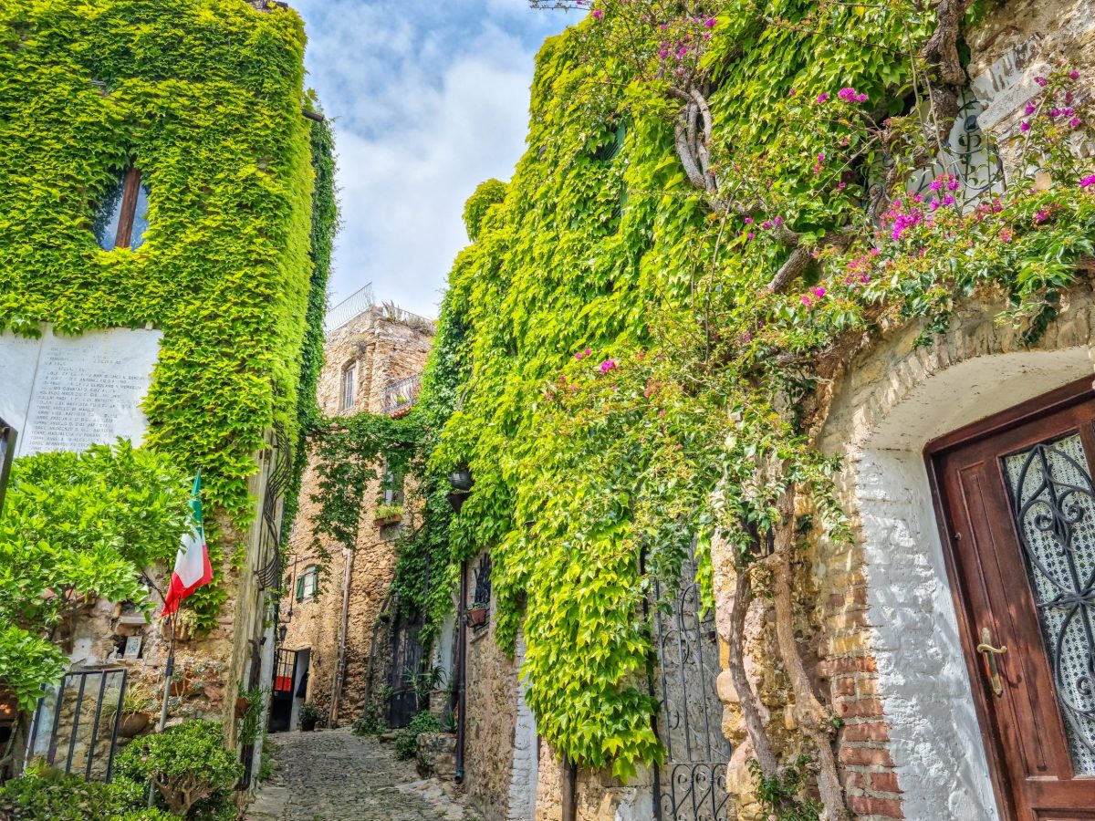 Il borgo fantasma in Italia riqualificato dagli artisti: la storia di ...