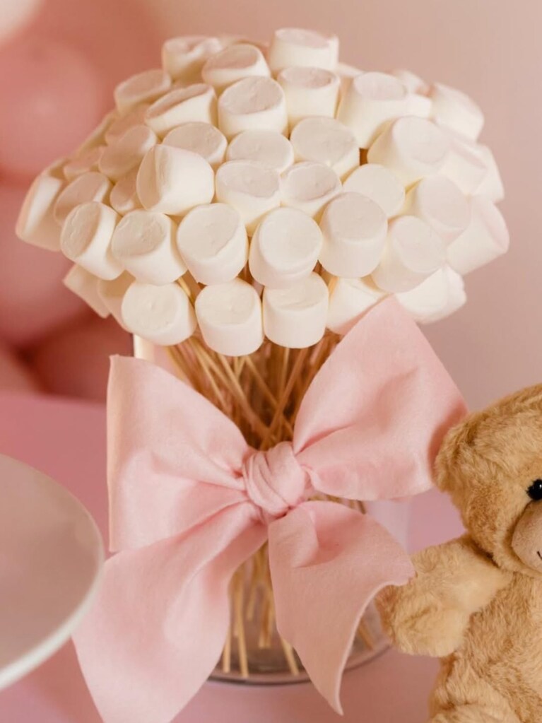 Il battesimo della figlia di Anna Tatangelo, Beatrice, è una festa in ...