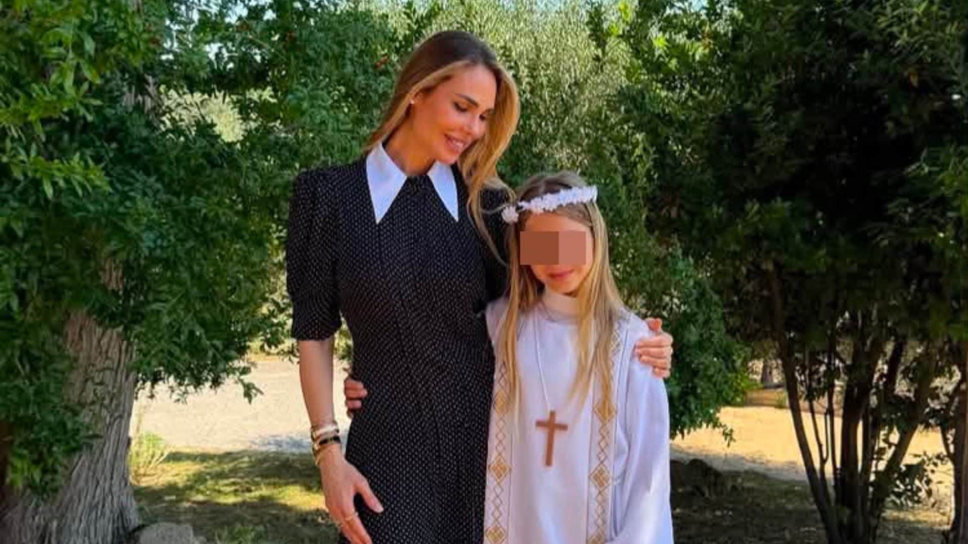 Ilary Blasi alla comunione di Isabel Totti: il look da cerimonia è con ...