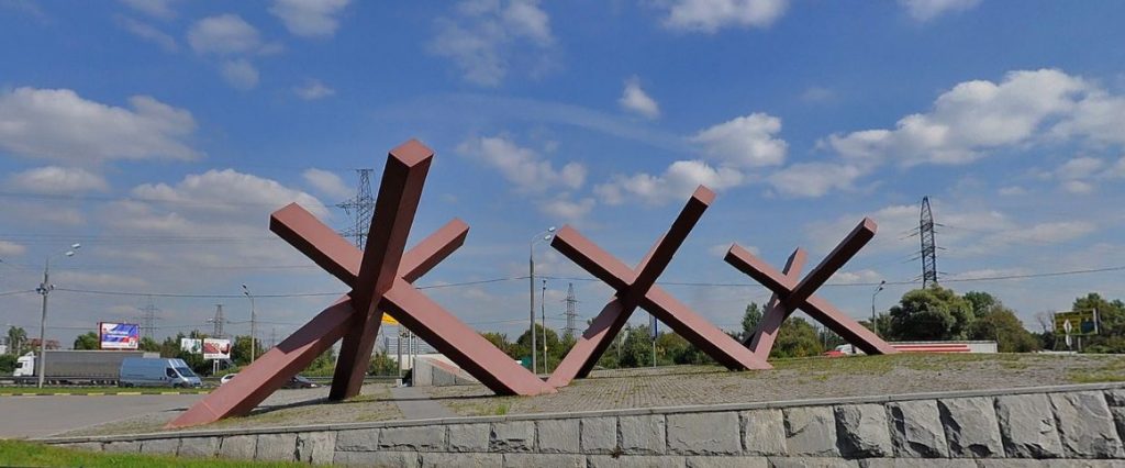 Cosa sono i ricci cechi, i moderni Cavalli di Frisia usati in Ucraina ...