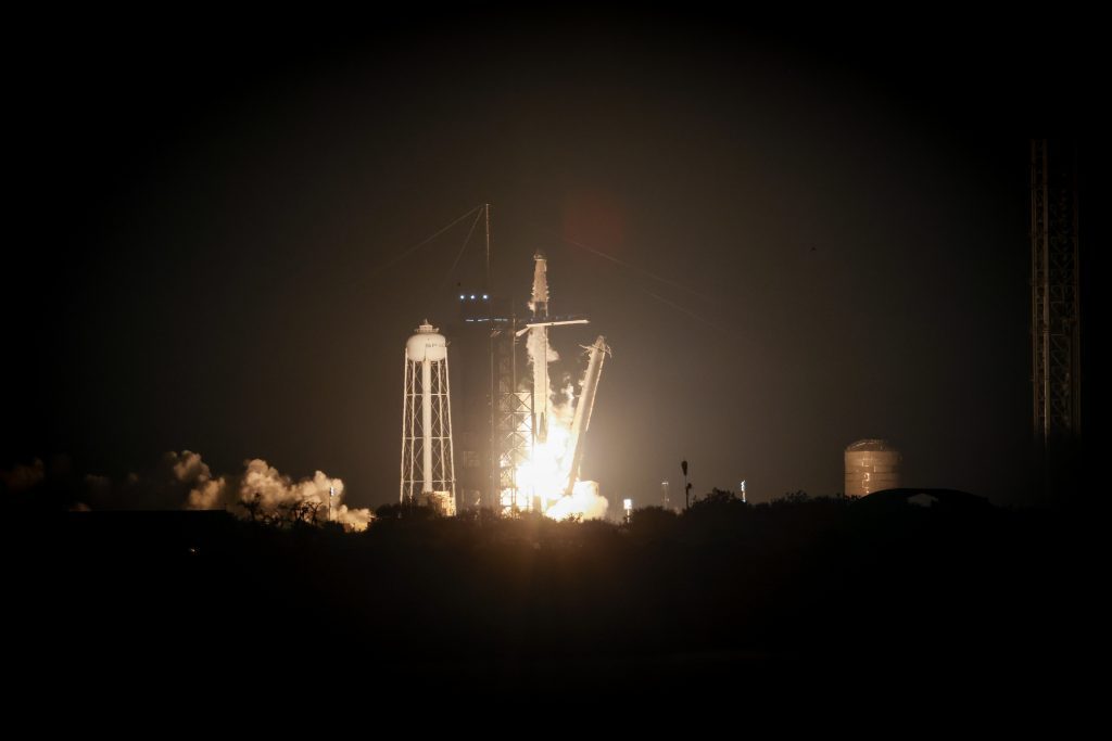 Partita la missione SpaceX Crew-6 della NASA: il lancio verso la ...