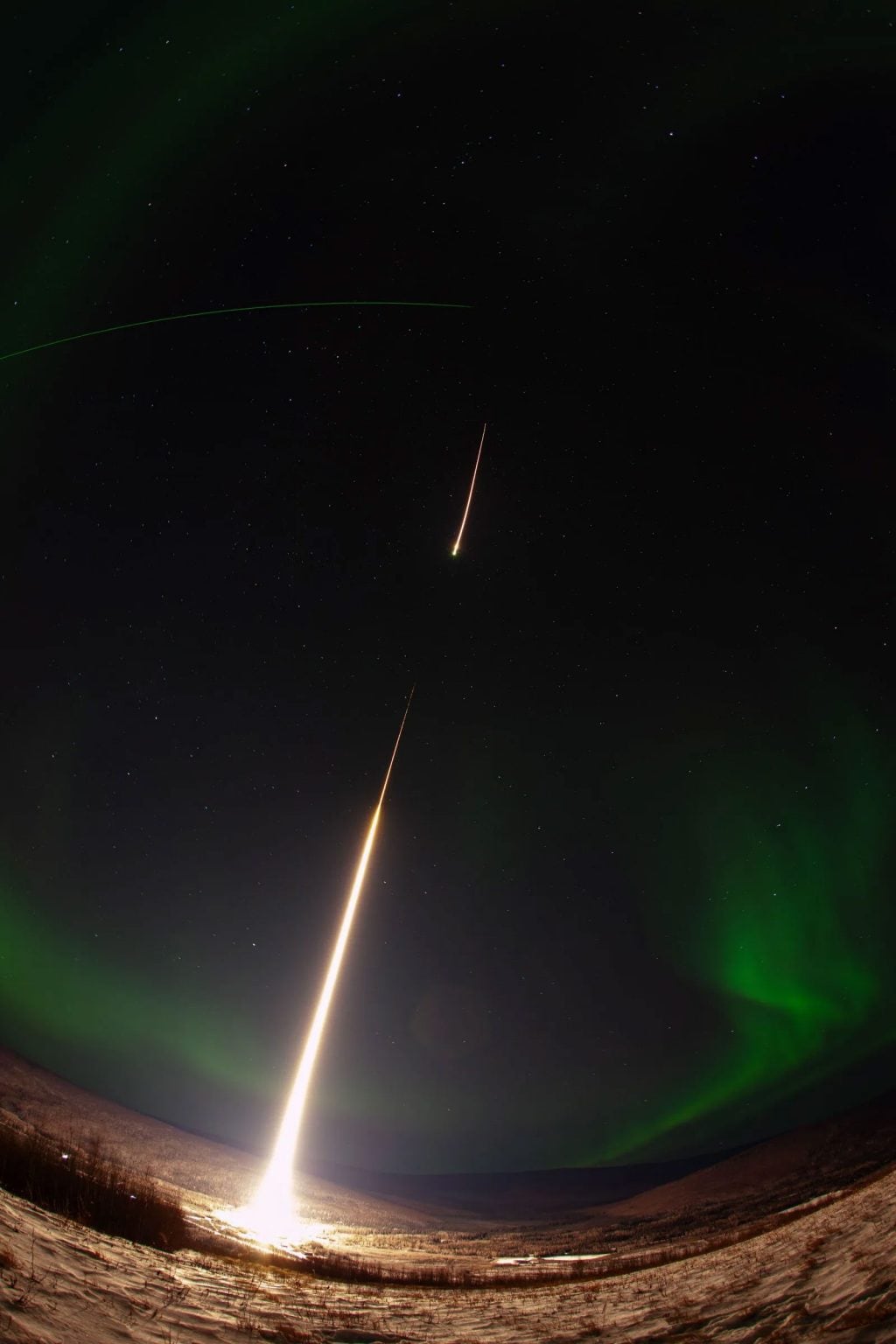 L’incredibile video del razzo che la NASA ha lanciato nell’aurora boreale