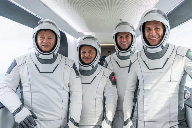 Rinviato a oggi il lancio della missione Ax-3 con l'italiano Villadei ...