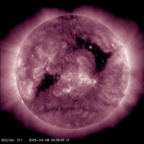 Un enorme buco coronale si è aperto sul Sole e punta dritto verso la ...
