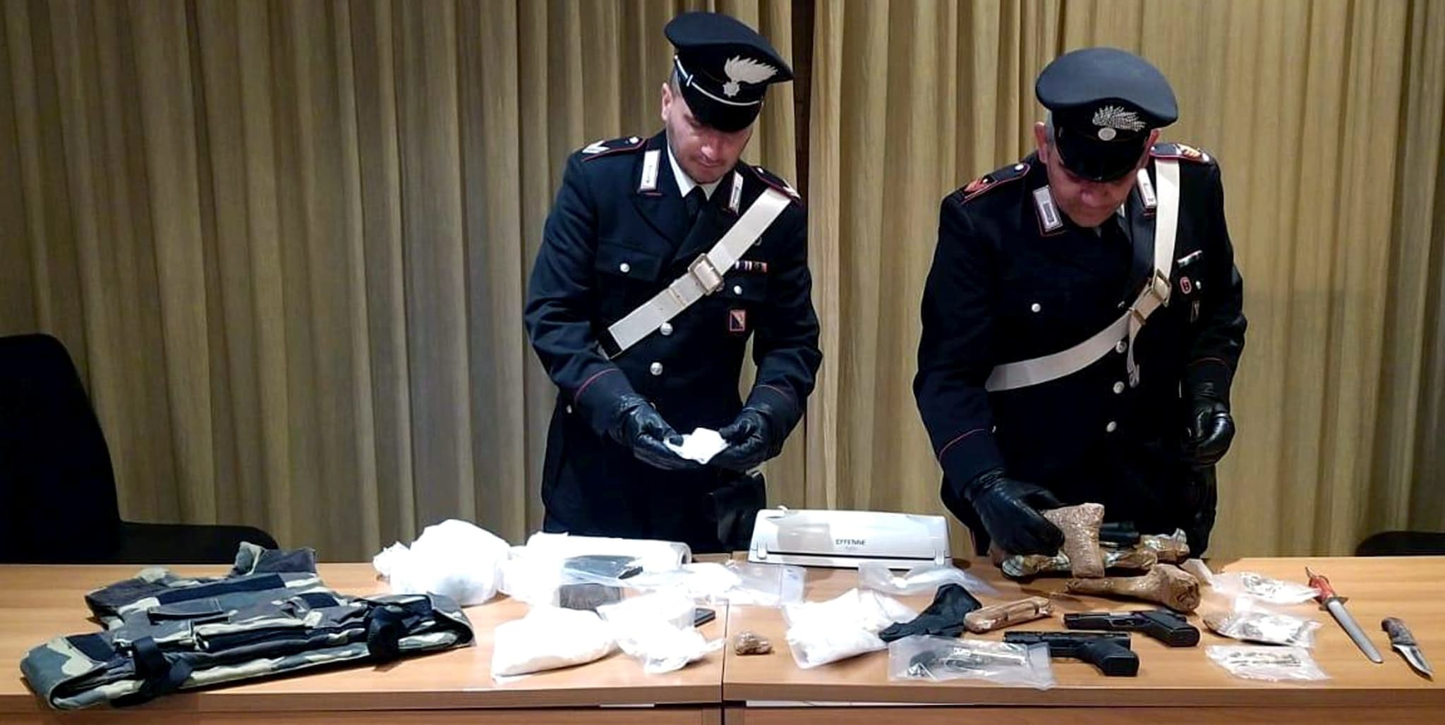 Guerre di Camorra, nove arresti a Napoli tra i clan Mazzarella e Rinaldi