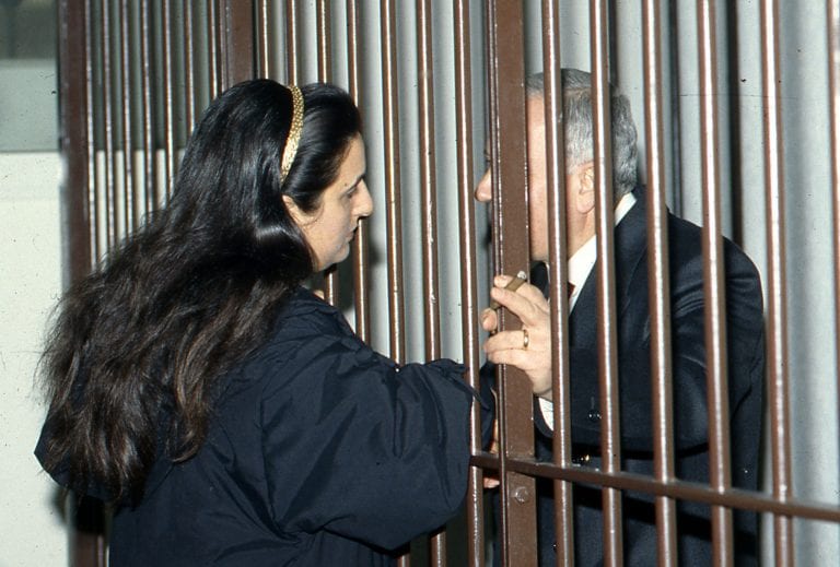 La vita di Raffaele Cutolo. Il boss che con omicidi, soldi e lavoro ha ...