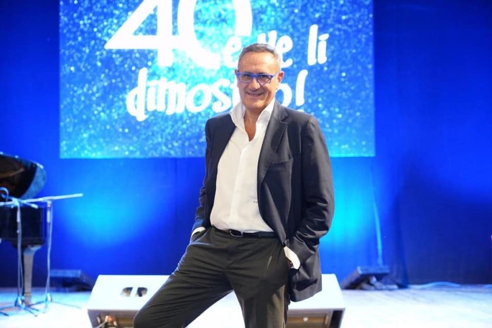 Gino Rivieccio, 40 e non sentirli: l'attore comico festeggia quattro ...