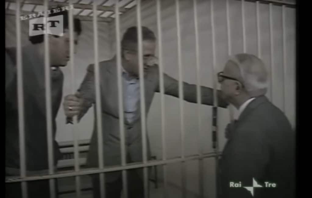 La vita di Raffaele Cutolo. Il boss che con omicidi, soldi e lavoro ha ...