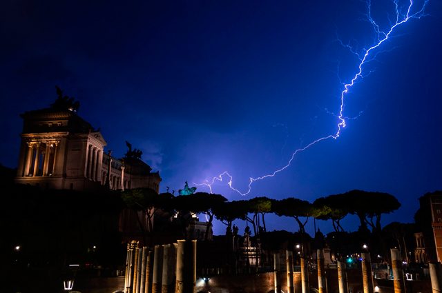 Intelligenza artificiale prevede dove cadranno i fulmini: precisa all'80%