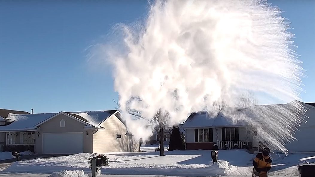 Cos'è la boiling water challenge, l'ennesima sfida pericolosa che ...