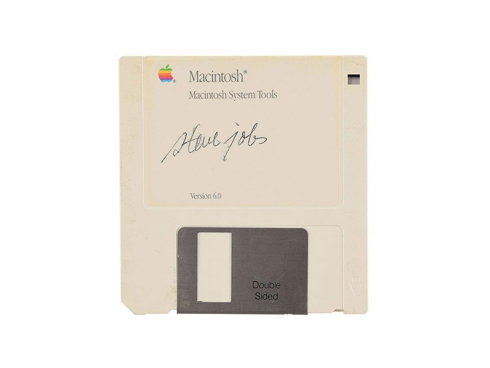 Questo floppy firmato da Steve Jobs vale 7500 dollari
