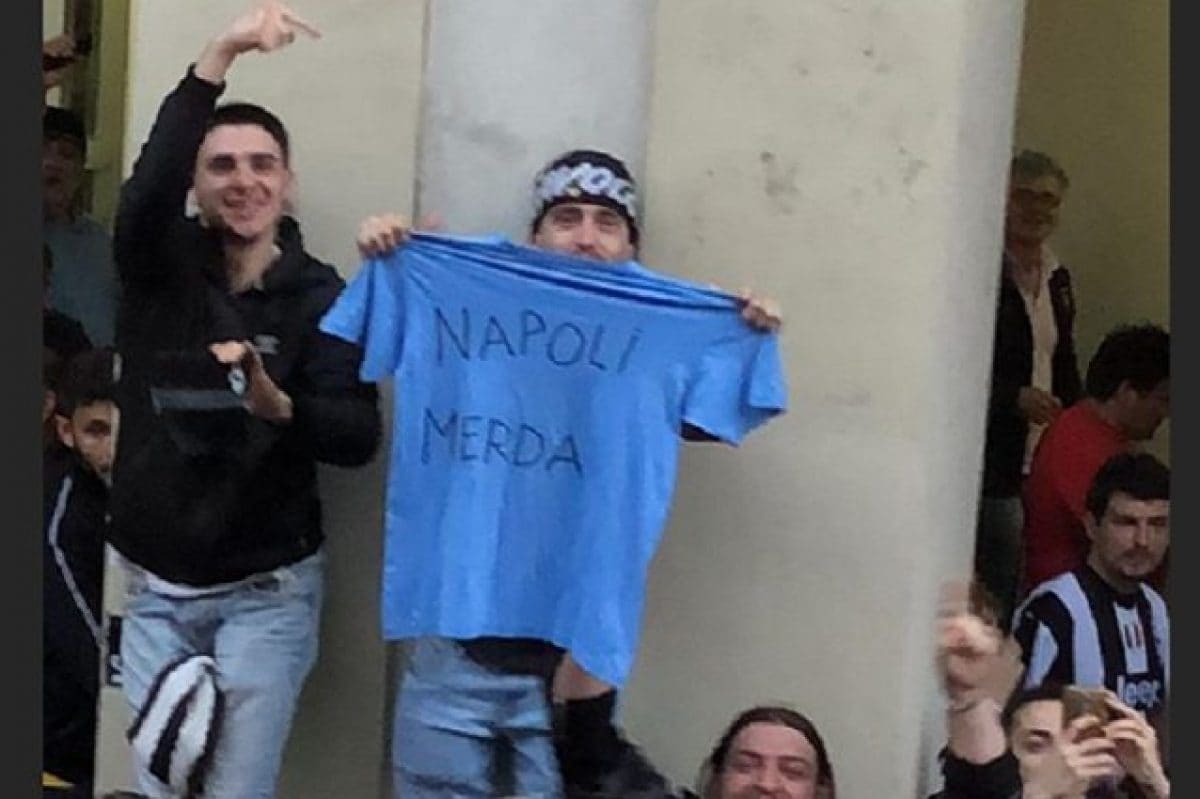 'Napoli merda', la foto pubblicata da Douglas Costa sui social