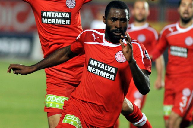 Isaac Promise morto a 31 anni, il calciatore nigeriano colpito da un ...