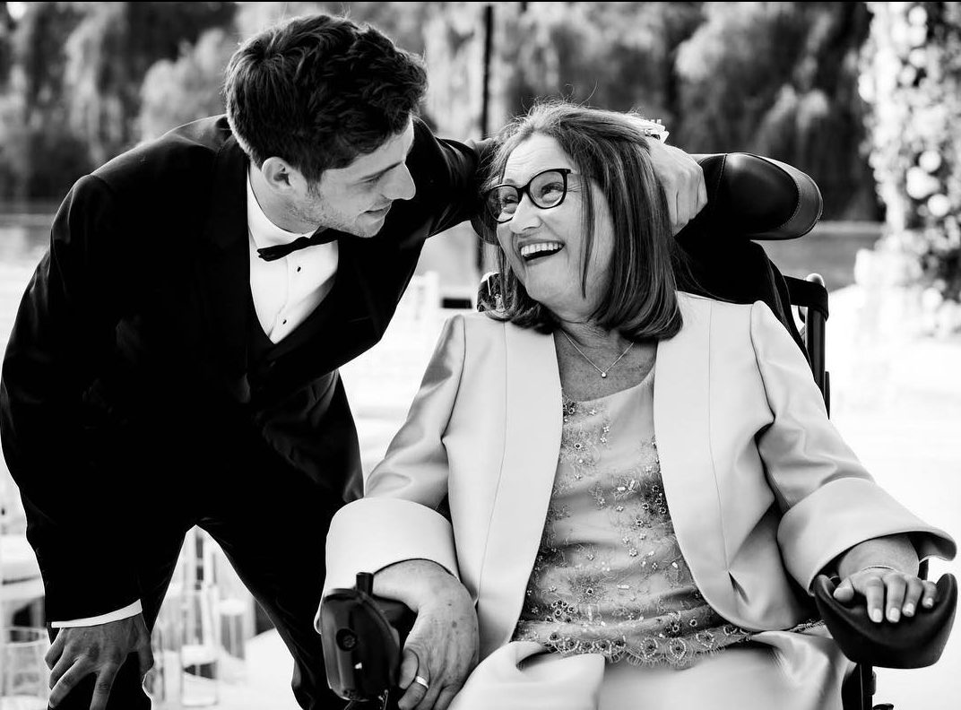 Grave lutto per Sergi Roberto: è morta la mamma Maria Rosa, da tempo ...