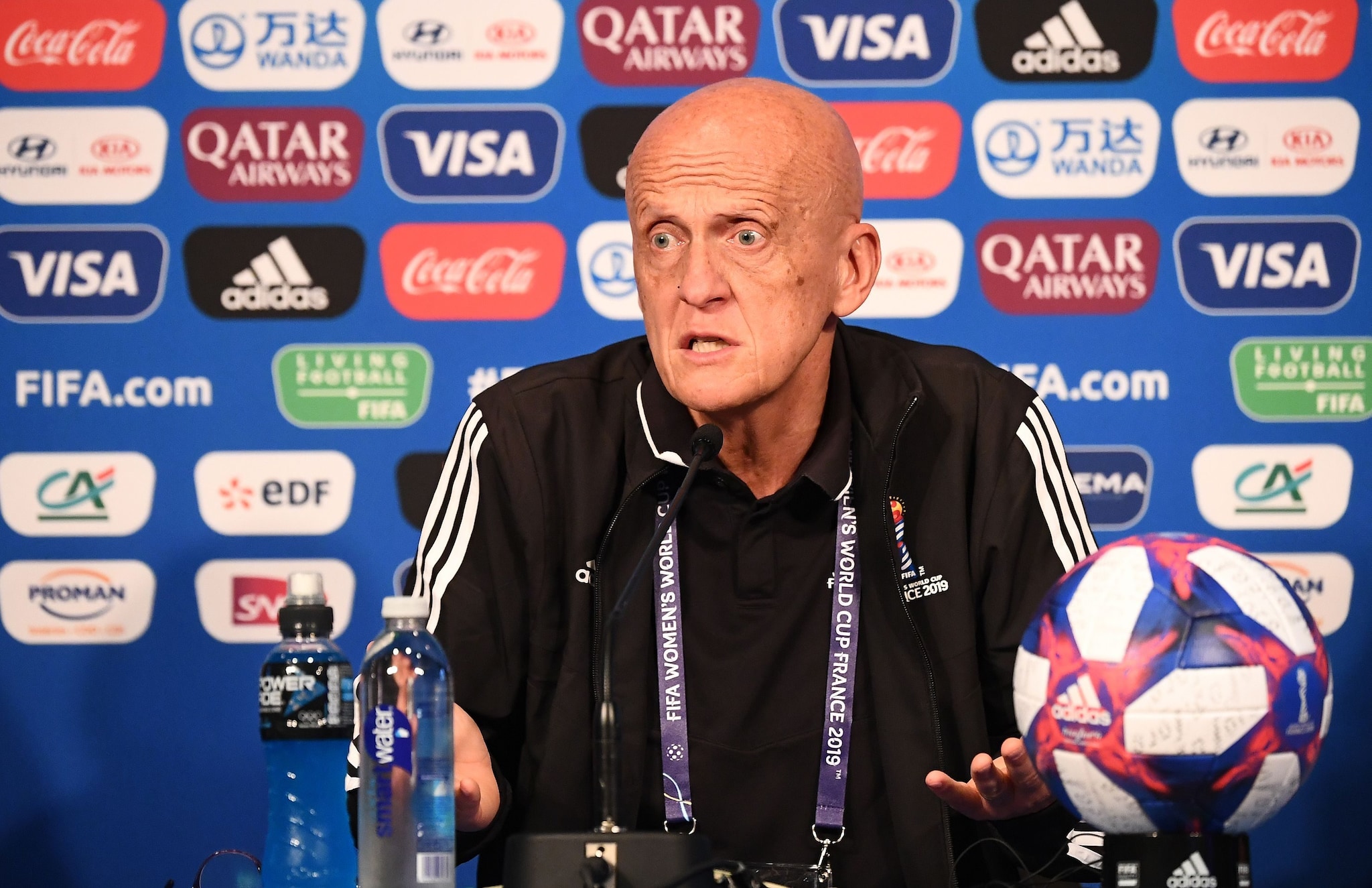 Collina festeggia 60 anni: "VAR? L'arbitro decida come se non ci fosse ...